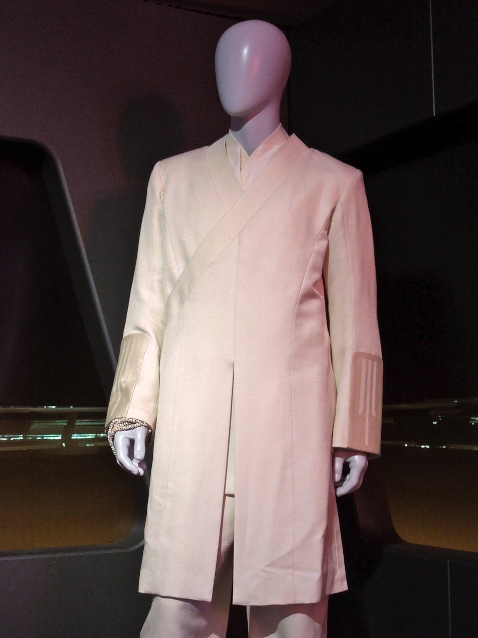 Kevin Flynn costume worn by Jeff Bridges in Tron Legacy... | Hollywood ...