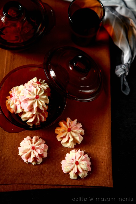 BISKUT BUNGA CINA - masam manis