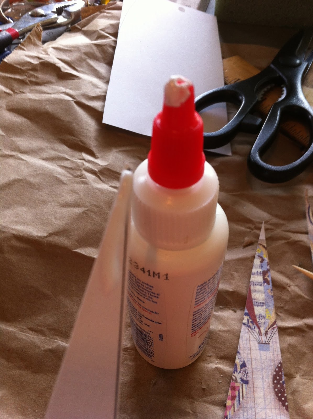 AptToCraft: Paper, glue, skewers...Voilà! Paper beads!