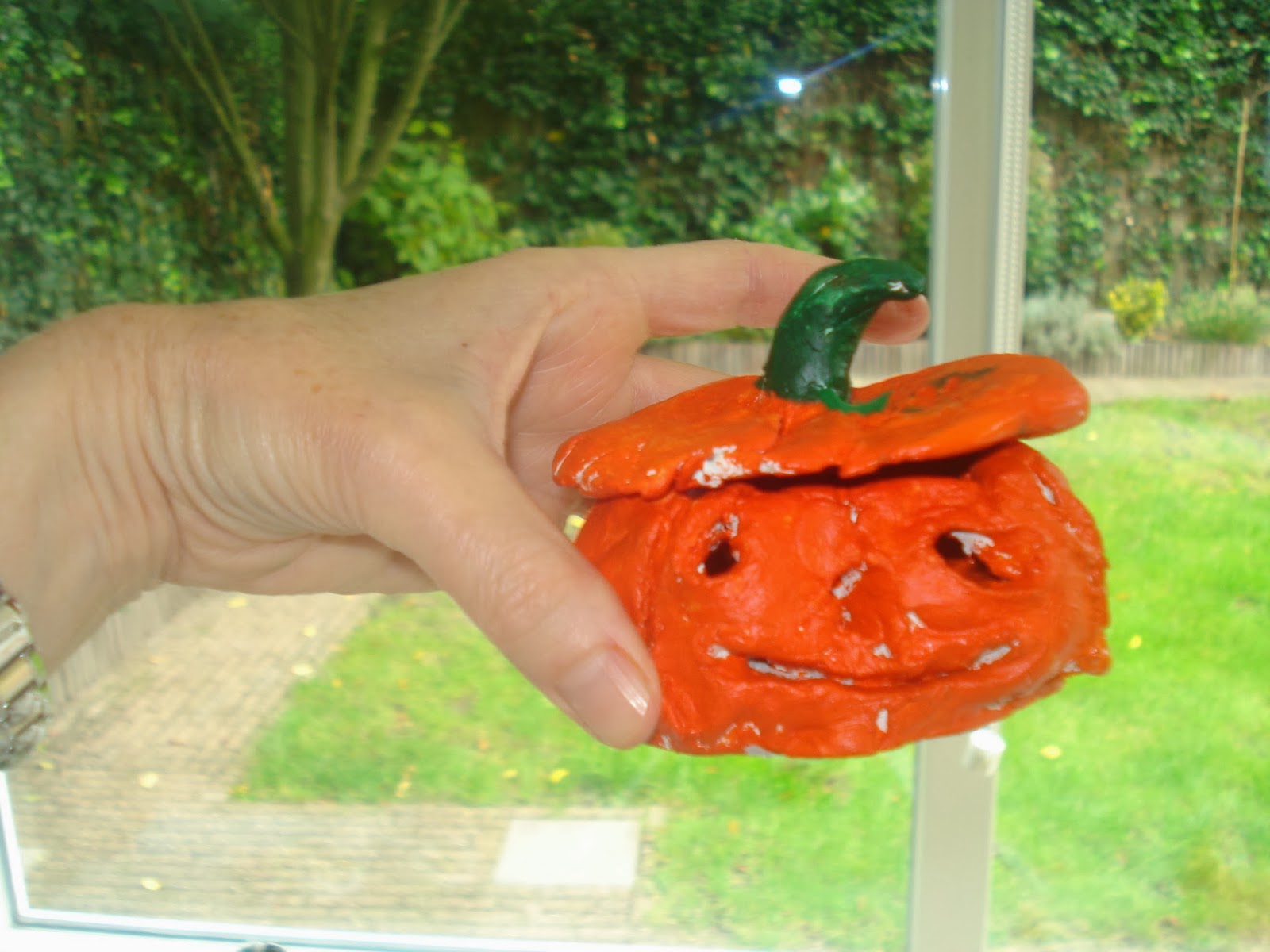 Domestic Report: Pumpkin pinch pots