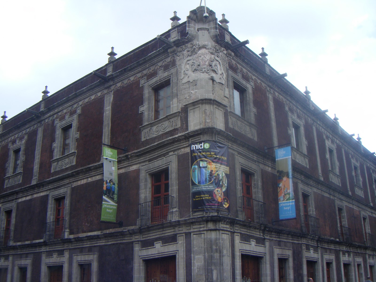 magnifique: Museo interactivo de economia (MIDE)