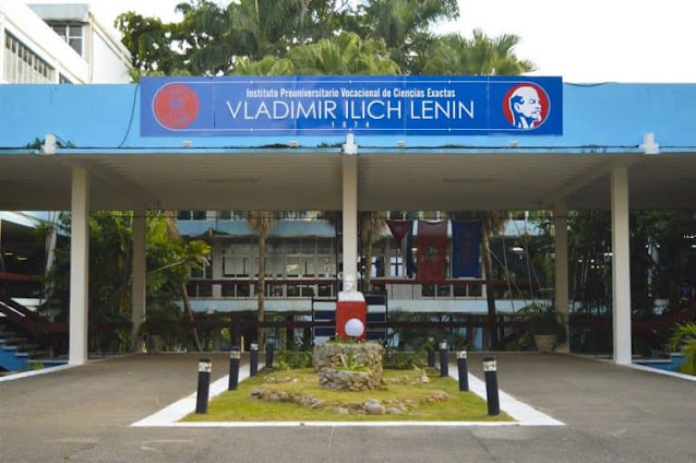 Dedican a los educadores graduación 46 del IPVCE Vladimir Ilich Lenin