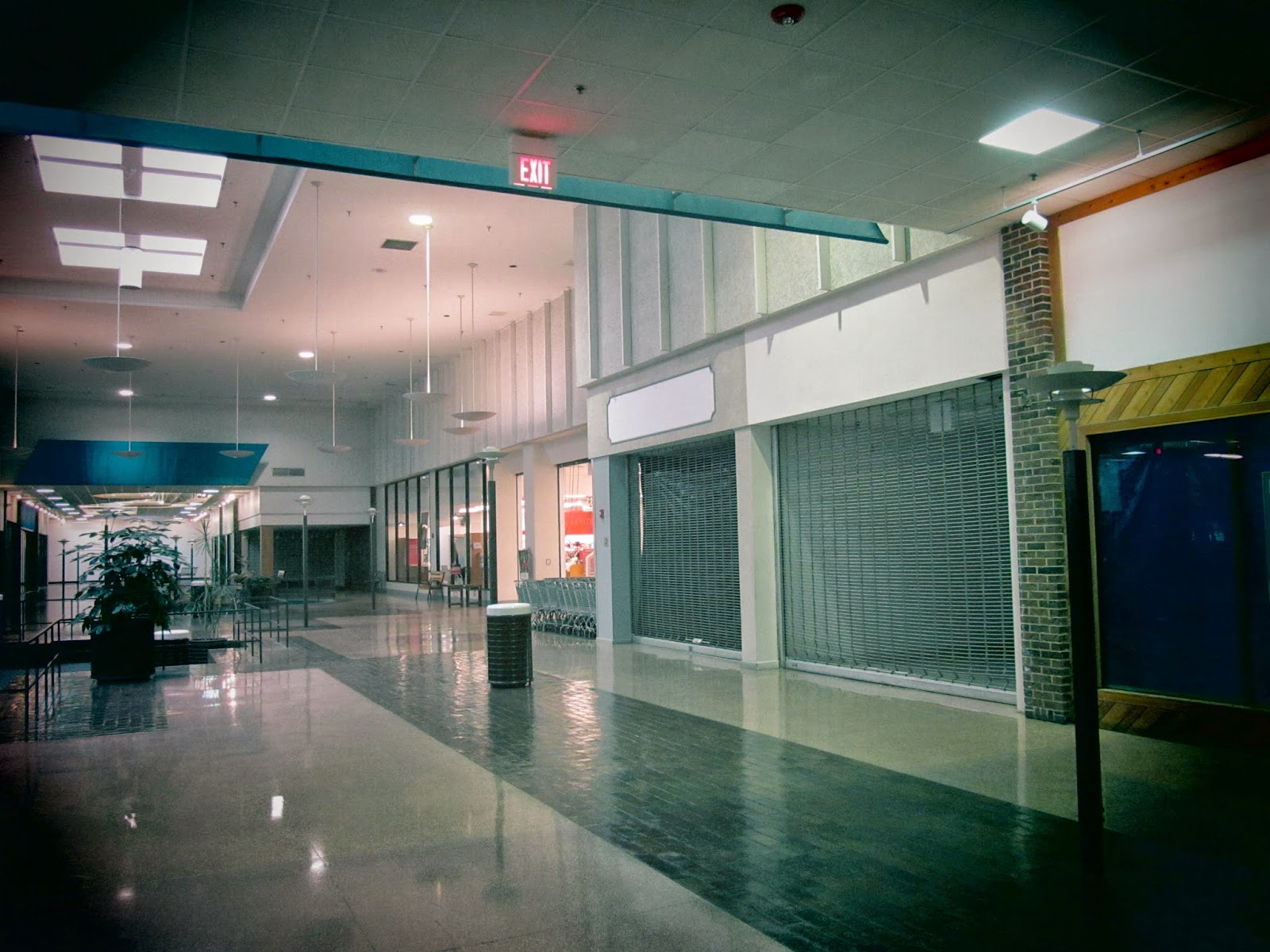 Trip to the Mall: Deerbrook Mall- (Deerfield, IL)