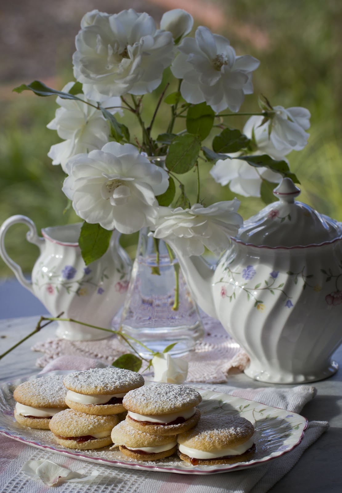 The Food Collective Raving Recipes: Strawberry powder puffs