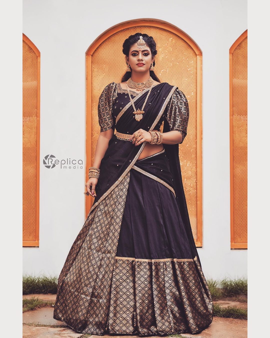 INDIAN ACTRESS INIYA IN BLACK SAREE AND BLOUSE LATEST FASHION GALLERY