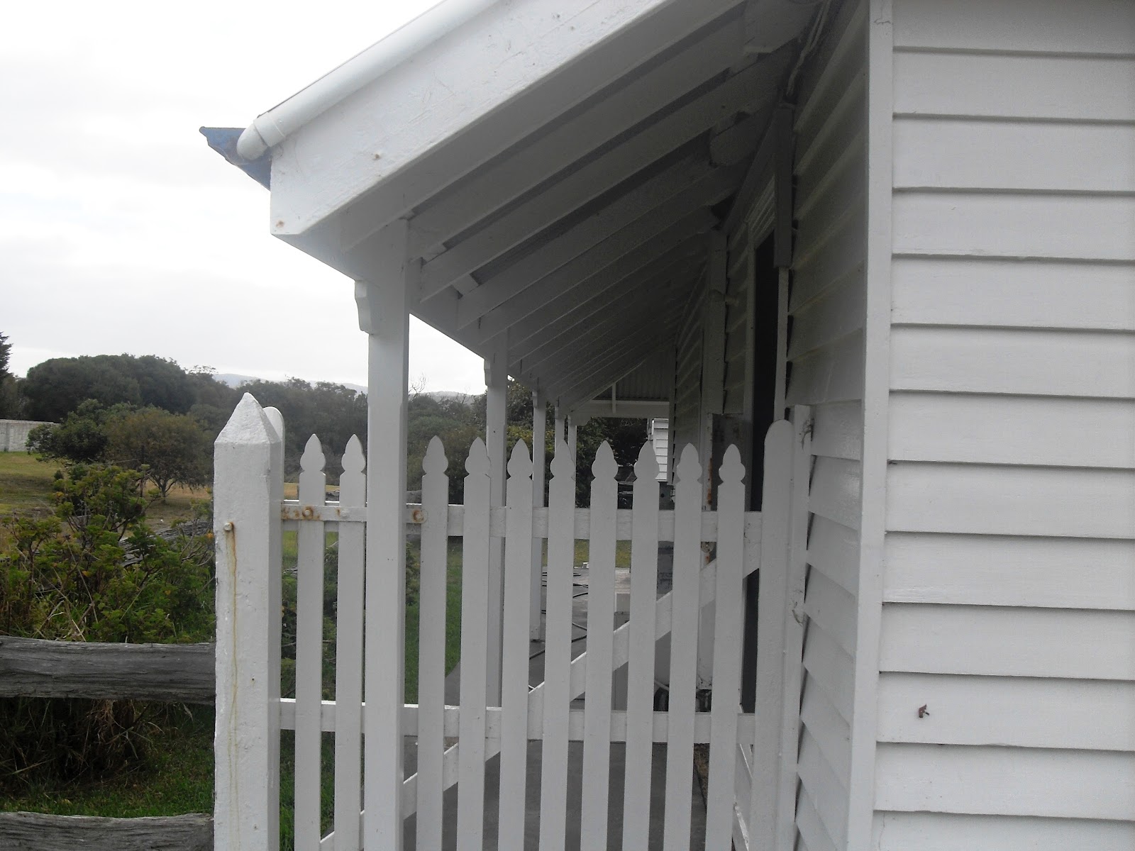 Hung Up On Retro: Split Point Lighthouse & Stables