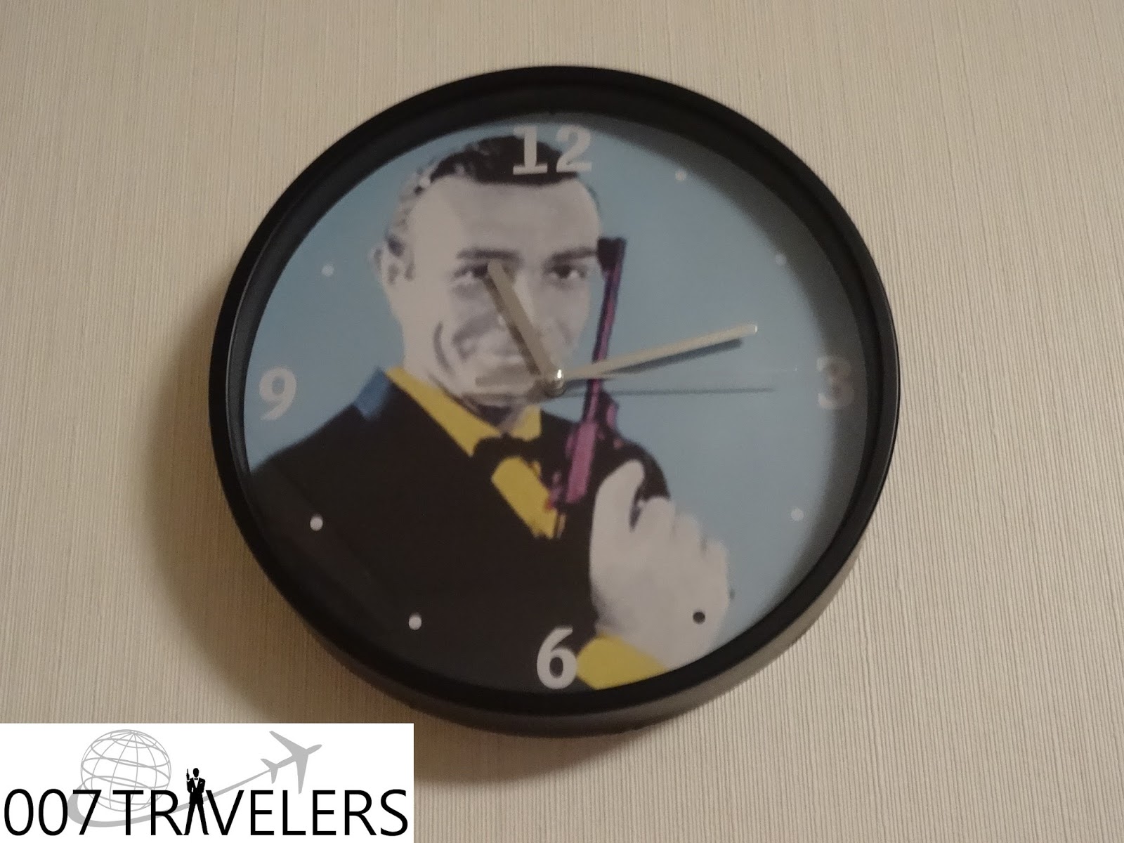 007 Item: Sean Connery clock - 007 Travelers