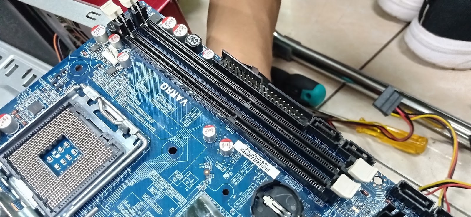 Komponen dan Kabel Yang Ada di Dalam CPU