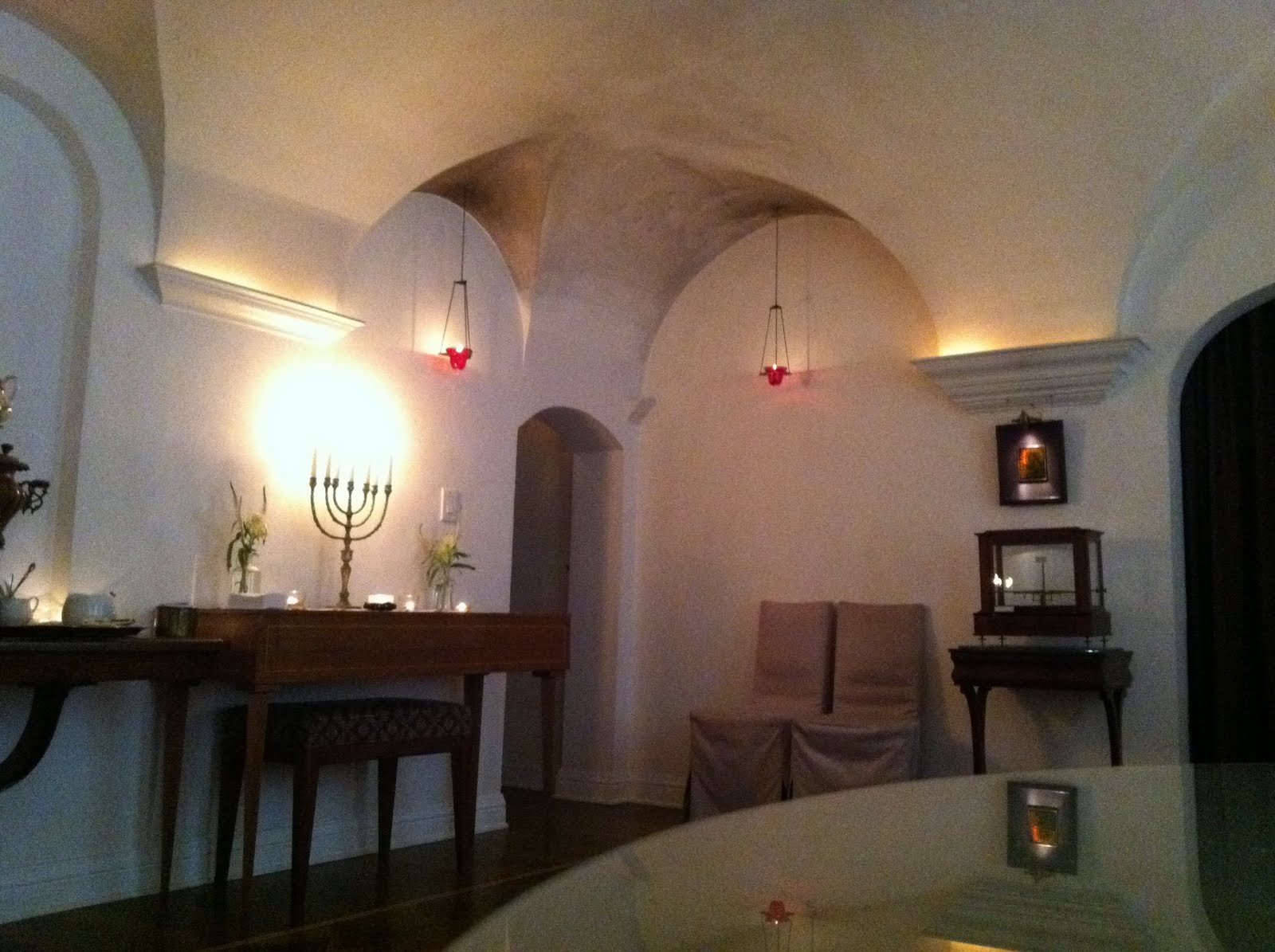 Museum of Jurassic Technology, Tula Tea Room