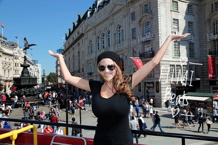 Ina-Maria Schnitzer - FILMI BEATS HD WALLPAPERS