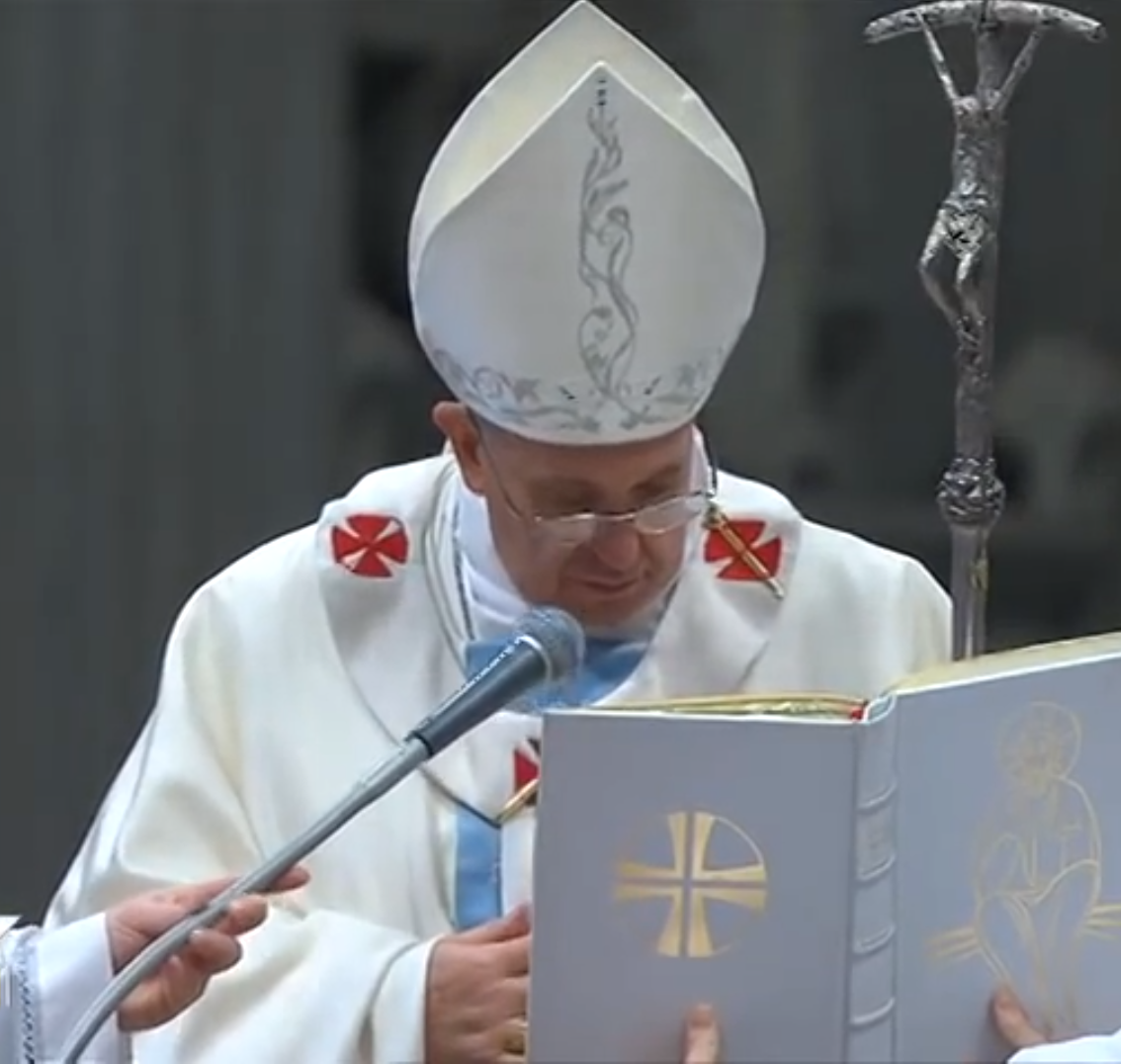 Liturgia Papal: Elenco de mitras del Papa Francisco