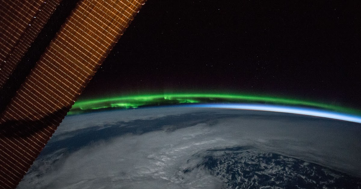 Aurora over Pacific Ocean seen from the International Space Station ...