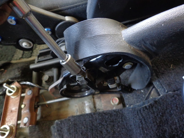 tacra's diy garage: Hand Brake Cable Replacement