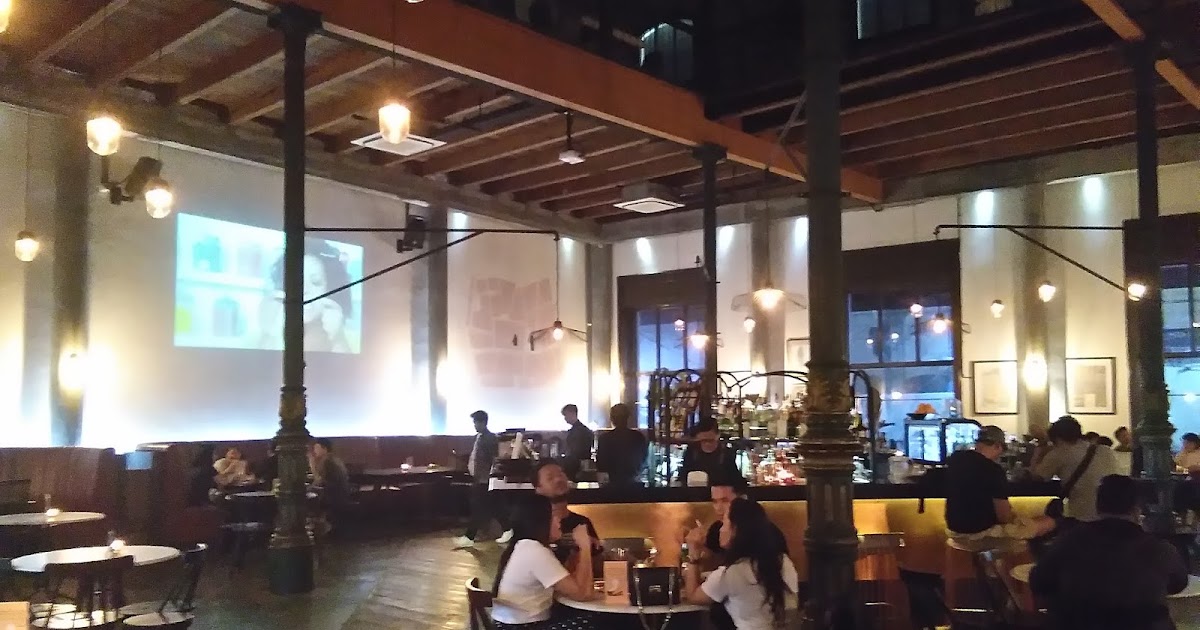 Spiegel Bar & Bistro di Kota Lama Semarang
