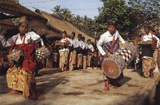 LOMBOK MIRAH SASAK ADIE: Tari Oncer ,Tarian Tradisional Sasak Lombok