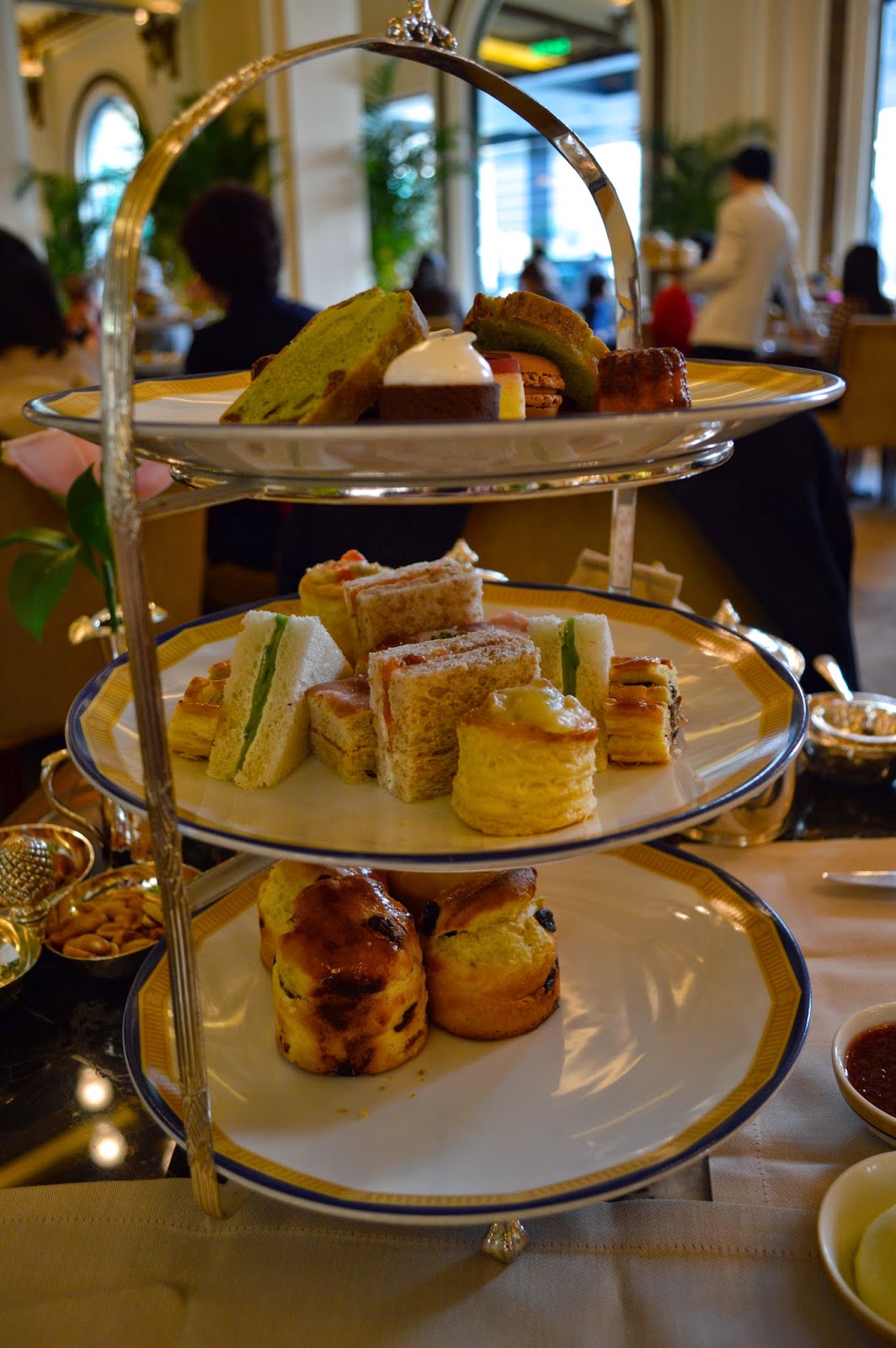 Travelling Budgie: Hong Kong: High Tea at the Peninsula and Highest Bar ...