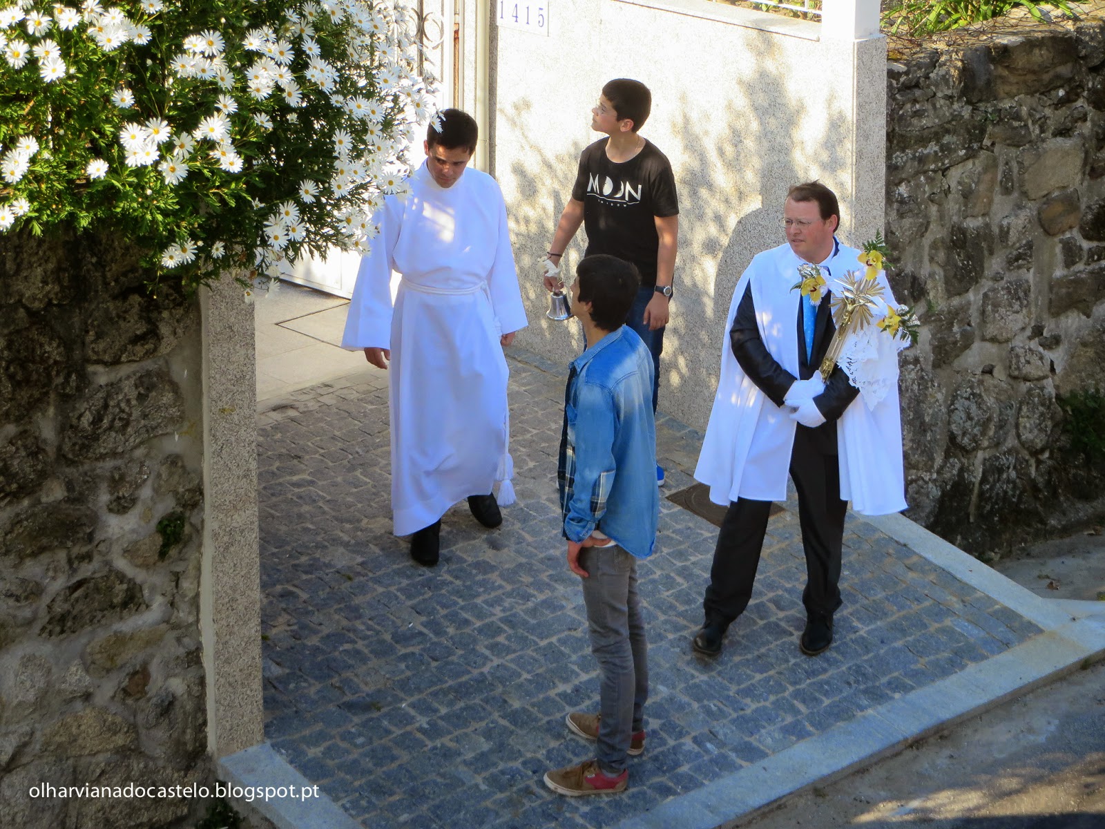 São cada vez mais aqueles que fecham as portas ao compasso pascal