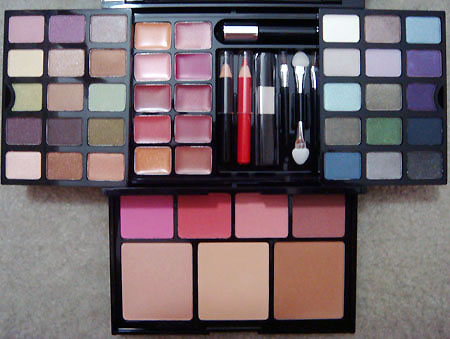 SHE FASHION CLUB: Huge Makeup Kit