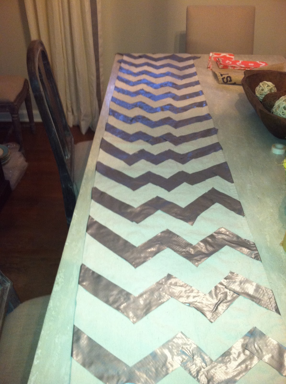 Loves to Know: DIY: Chevron Table Runner