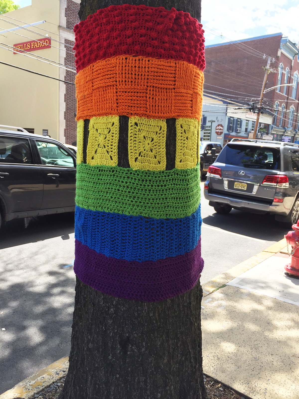 Killer Crafts & Crafty Killers: #CRAFTS WITH ANASTASIA--MORE YARN-BOMBING