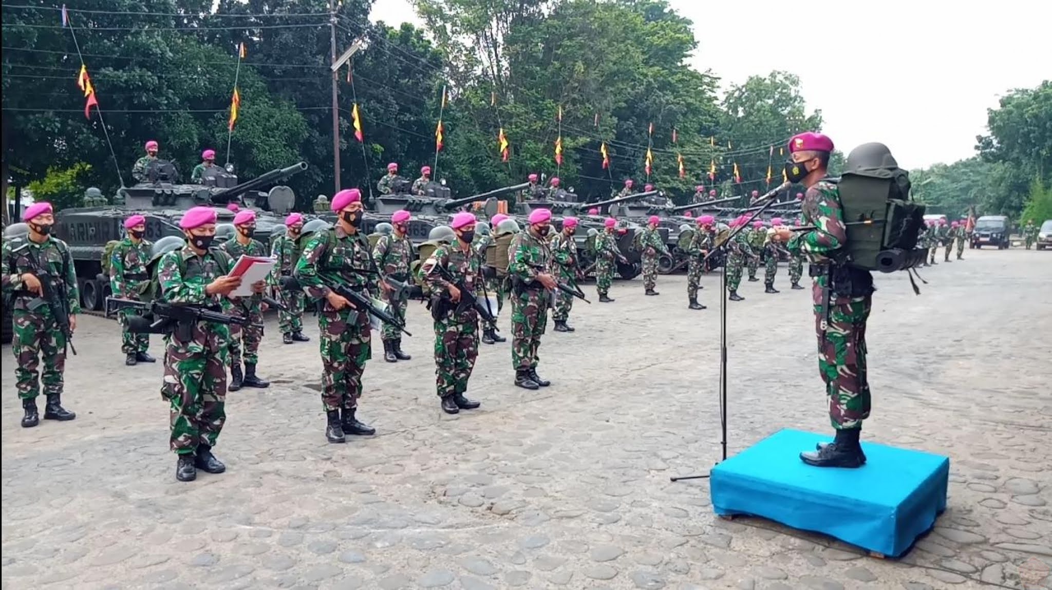 DEFENSE STUDIES: Apel Organik Batalyon Tank Amfibi 1 Marinir