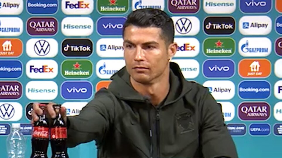 ShowTime-cy: EURO 2020: VIRAL Ο ΕΚΝΕΥΡΙΣΜΟΣ ΤΟΥ ΡΟΝΑΛΝΤΟ ΜΕ ΜΠΟΥΚΑΛΙΑ ...