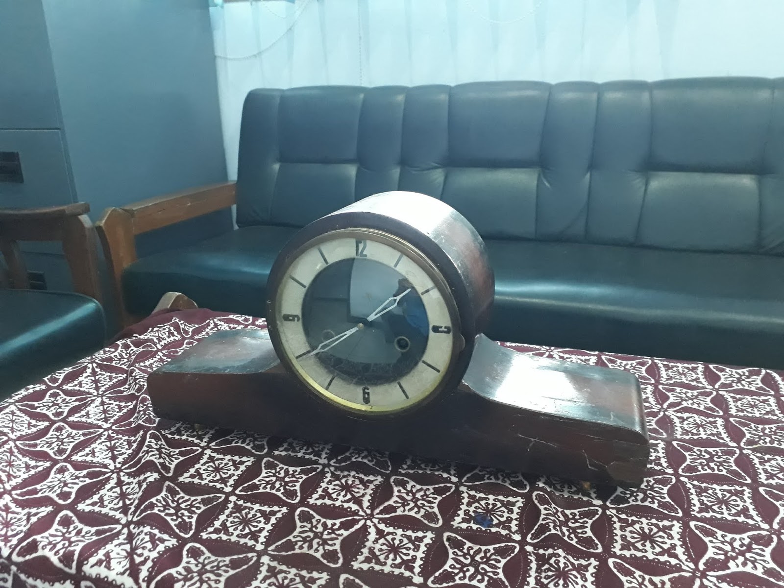 Jam Meja (Table) Kuno