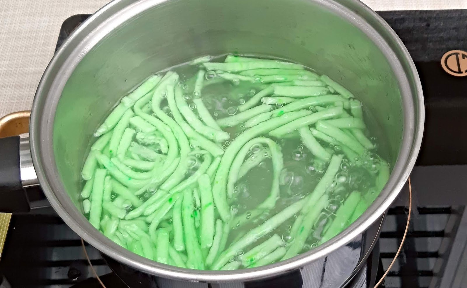 วิธีทำลอดช่องสิงคโปร์ อร่อยหวานชื่นใจ Tapioca Starch Jelly In Sweet ...