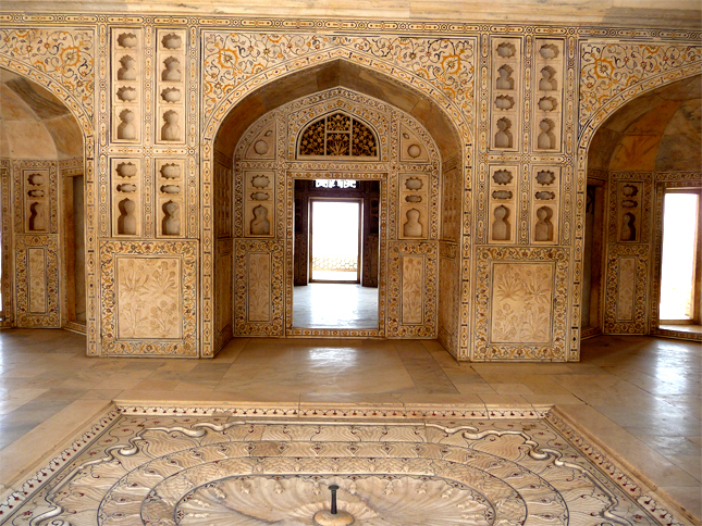 Encyclopedia: Taj Mahal Inside