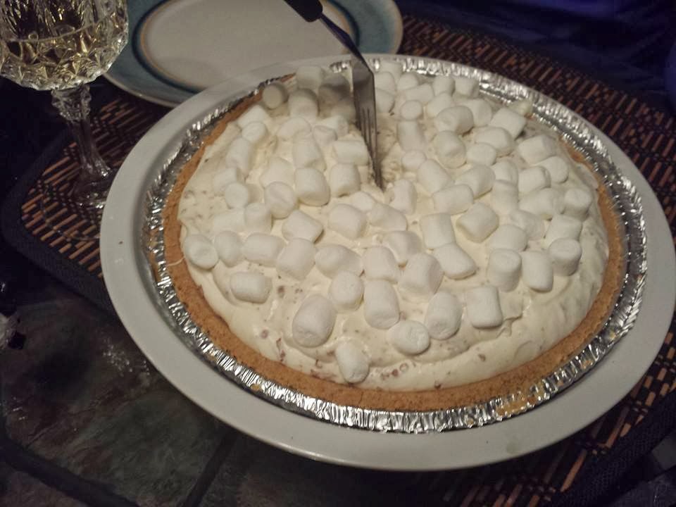 The Carnivorous Food Breeze: Fluffy Sticky Marshmallow Pie!