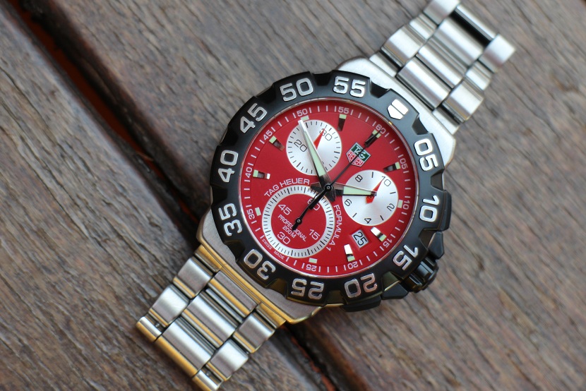 Jam tangan for sale: TAG HEUER Formula 1 Quartz Chronograph Red Dial (SOLD)