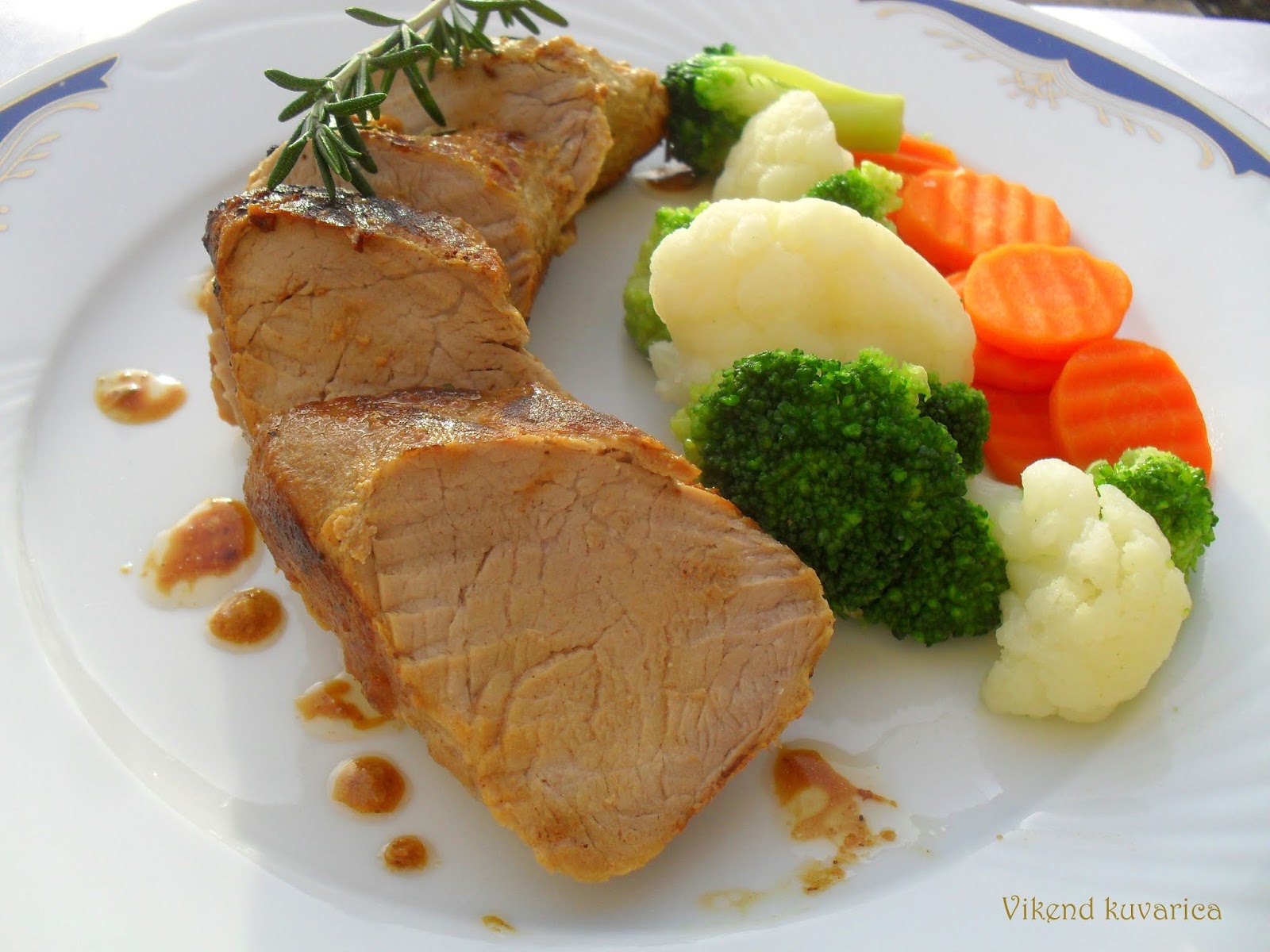Vikend kuvarica: Svinjski file u jogurtu sa ruzmarinom