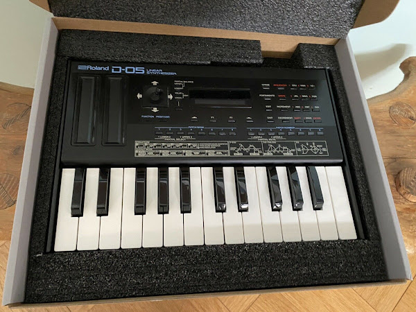 MATRIXSYNTH: Roland D-05 Boutique Synthesizer With K-25M