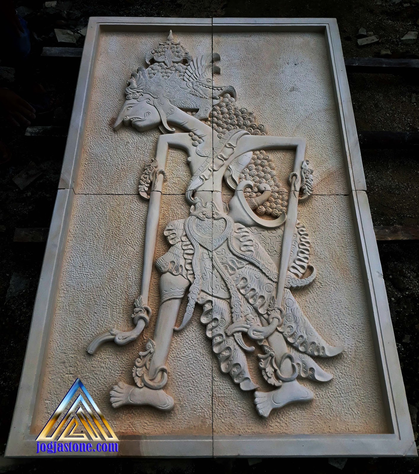 Ukiran relief wayang prabu rama wijaya