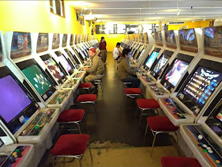 ArcadeTower: Arcade Geesen Tour 01 - VideoGame Museum Robot