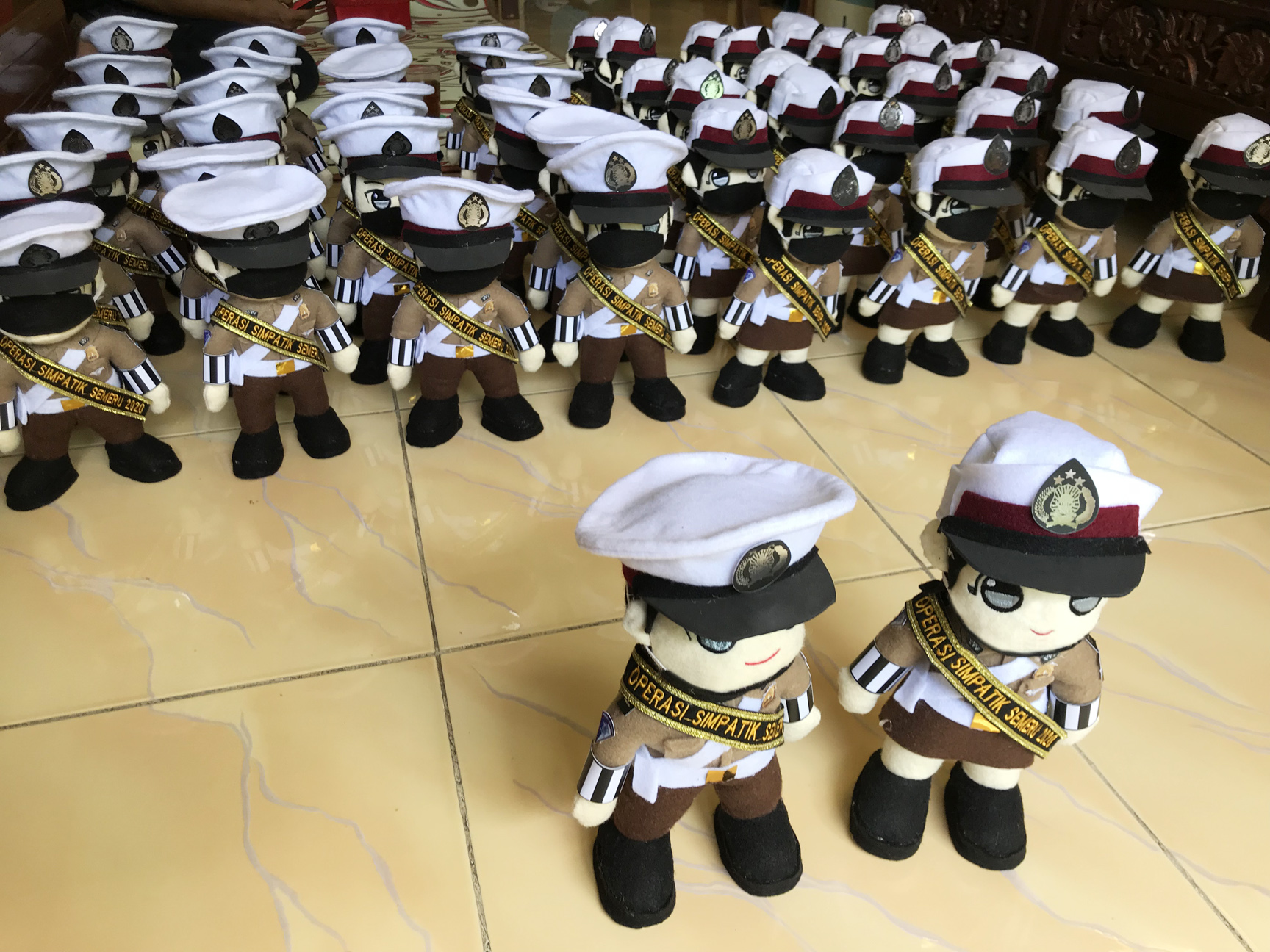 Boneka Polisi dan Bhayangkari: Boneka Polisi Custom Satuan