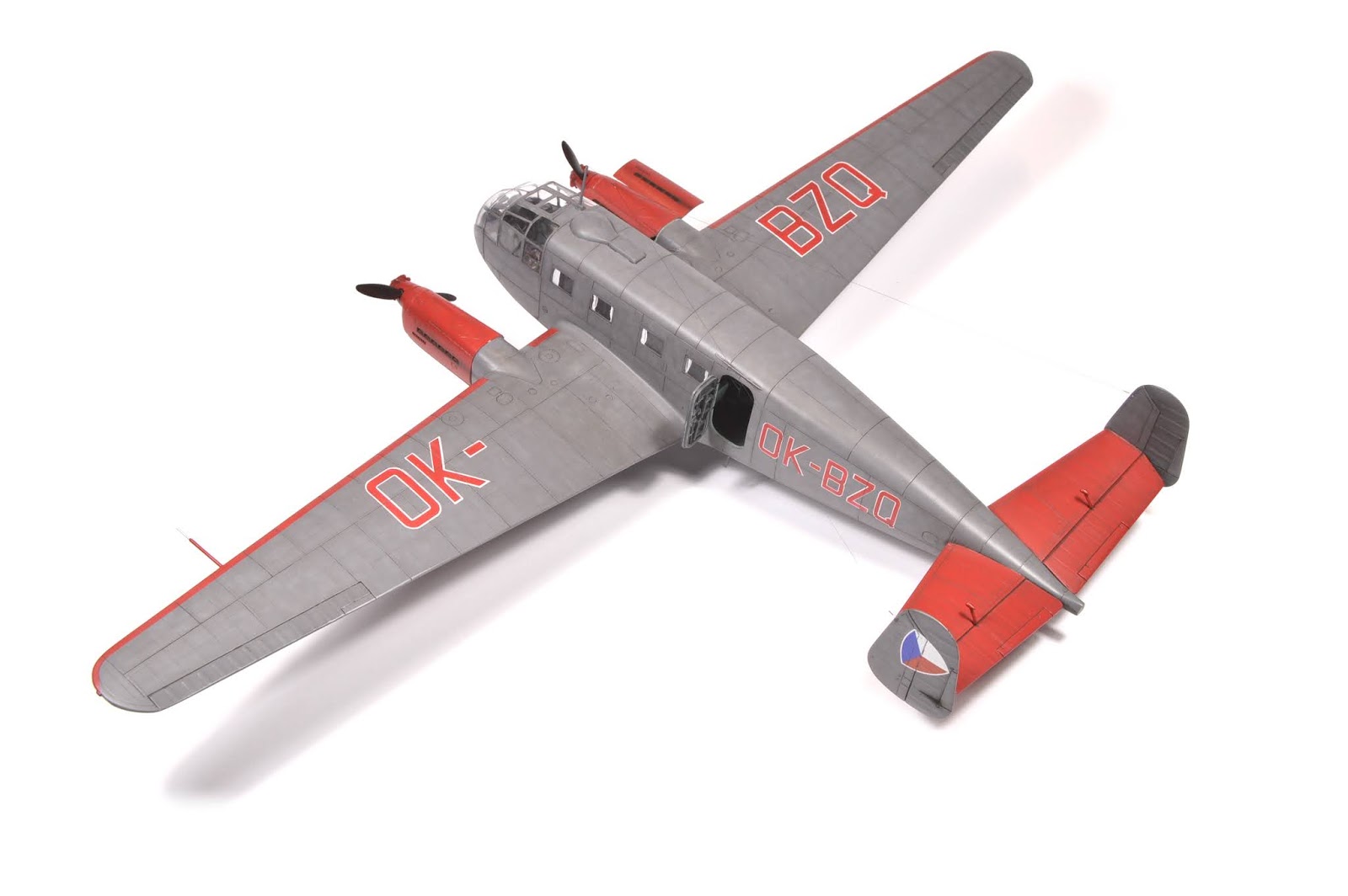 Aero C-103A (Si 204D) se sety CMK 1/48 - postavený model Roberta Szwarce