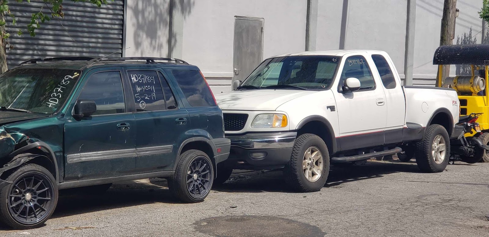 Queens Crap: Jamaica auto body shop using three streets for vehicle ...