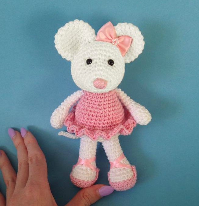 Heart & Sew: Ballerina Mouse - Free Crochet / Amigurumi Pattern