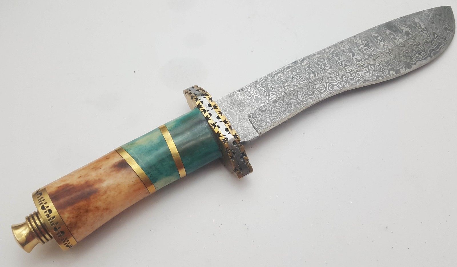 The world of knives & Daggers: AMazing art work knife Handmade