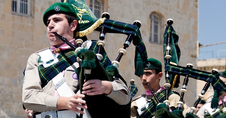 Kilted Men of the World: Calling All Kilted Guys...