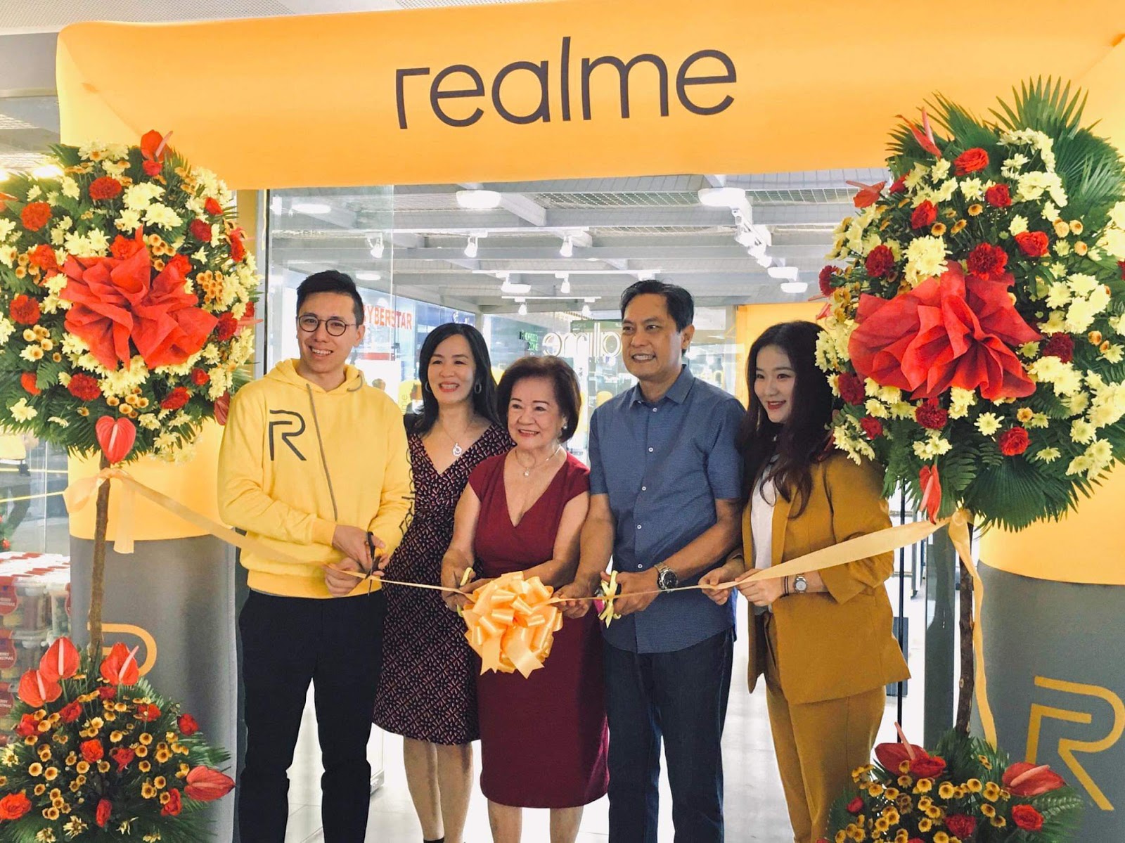 Realme opens flagship store in Iloilo City, celebrates first year in PH