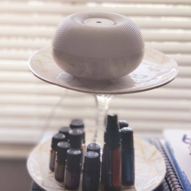 DIY- Diffuser and Oil Stand - Mommy's Block Party