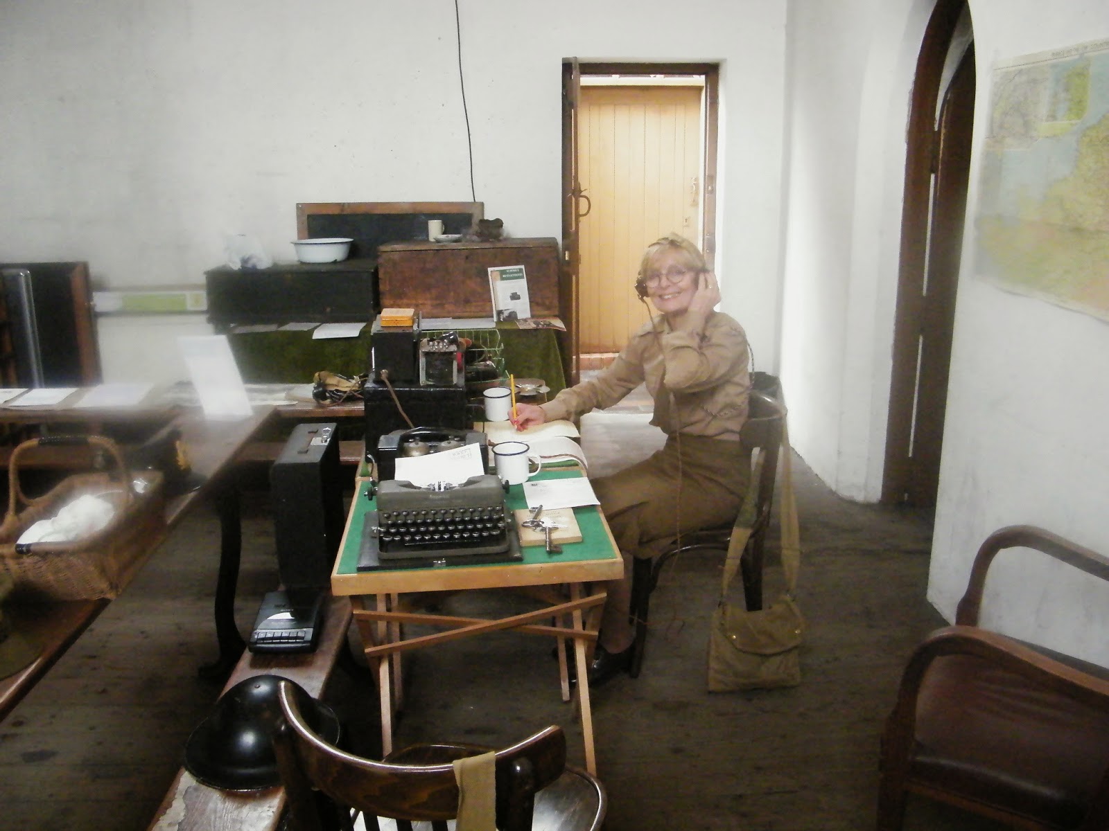 1940s Picture Post: THE RADIO SPIES AND THE WAR OF THE WIRELESS - WWII