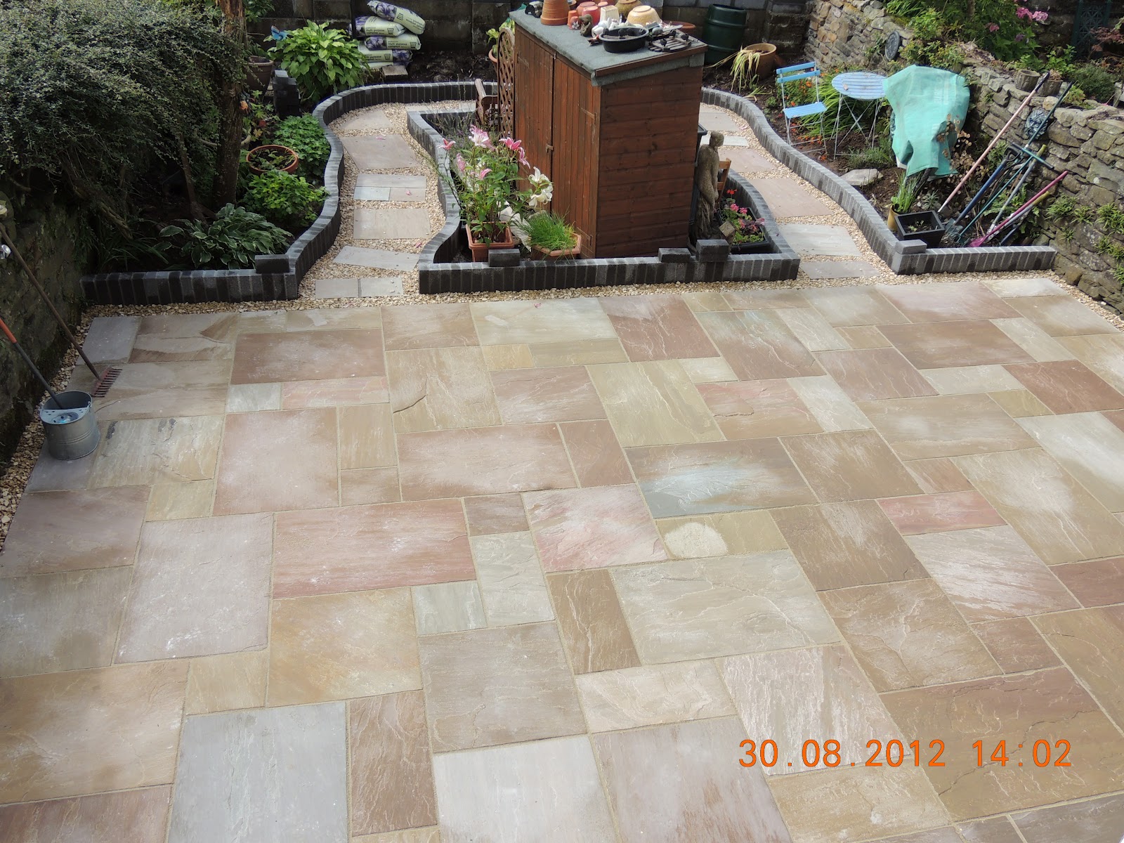 CWM LLYNFI BRICKLAYING : Lakeland natural stone paving using rompox grout