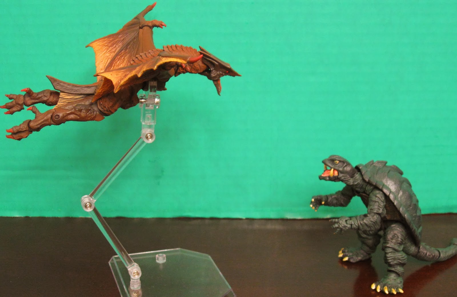 The Toyseum: GYAOS - SciFi Revoltech Series No. 007 Figure Review