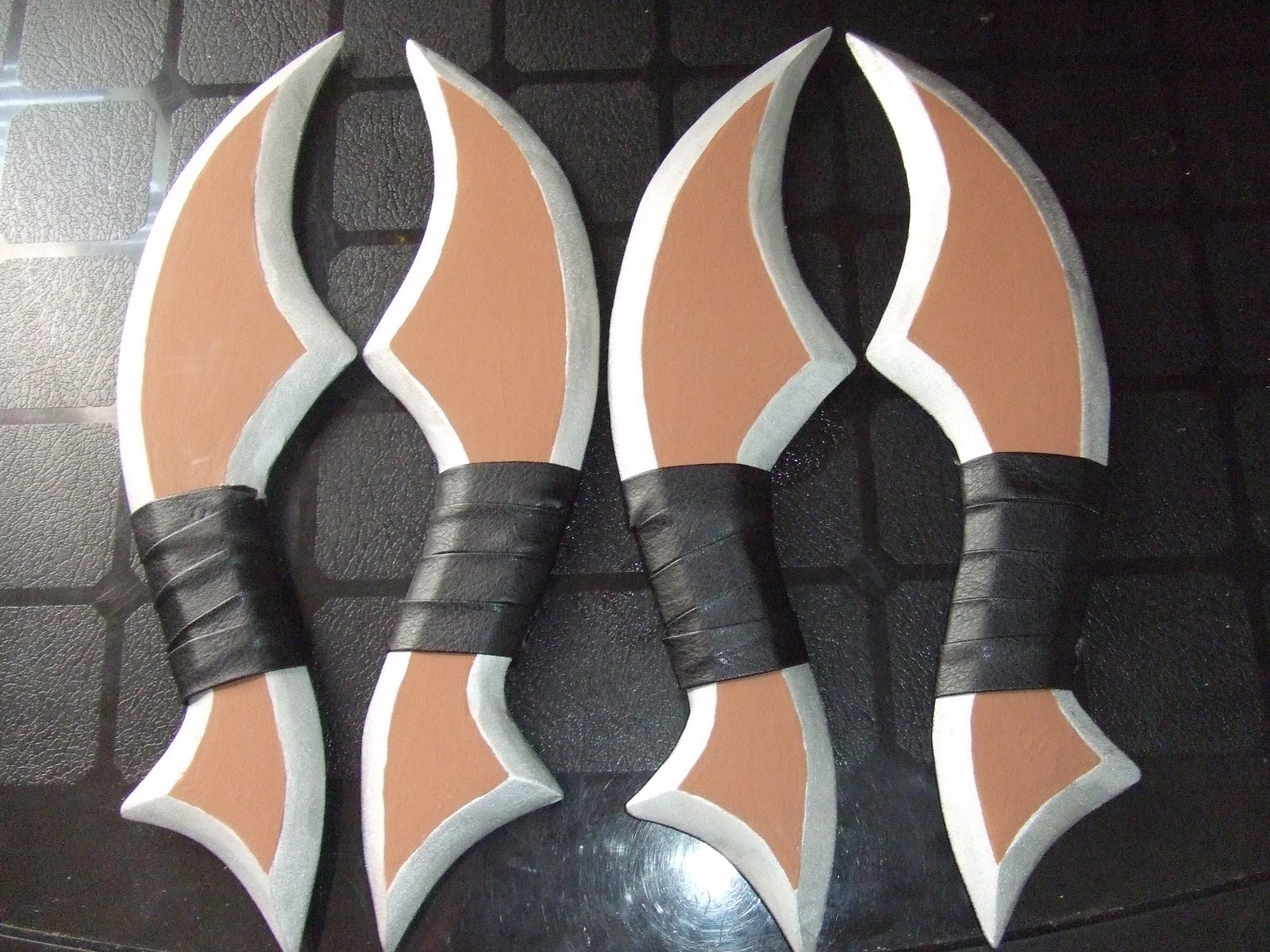 Super Cosplay Kazoku: Project: Basic Cosplay Weapons: Mai's Daggers