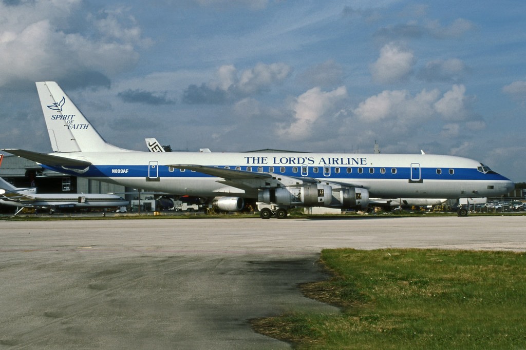 존재했던 것 자체가 이상한 항공사들 - 항공여행
