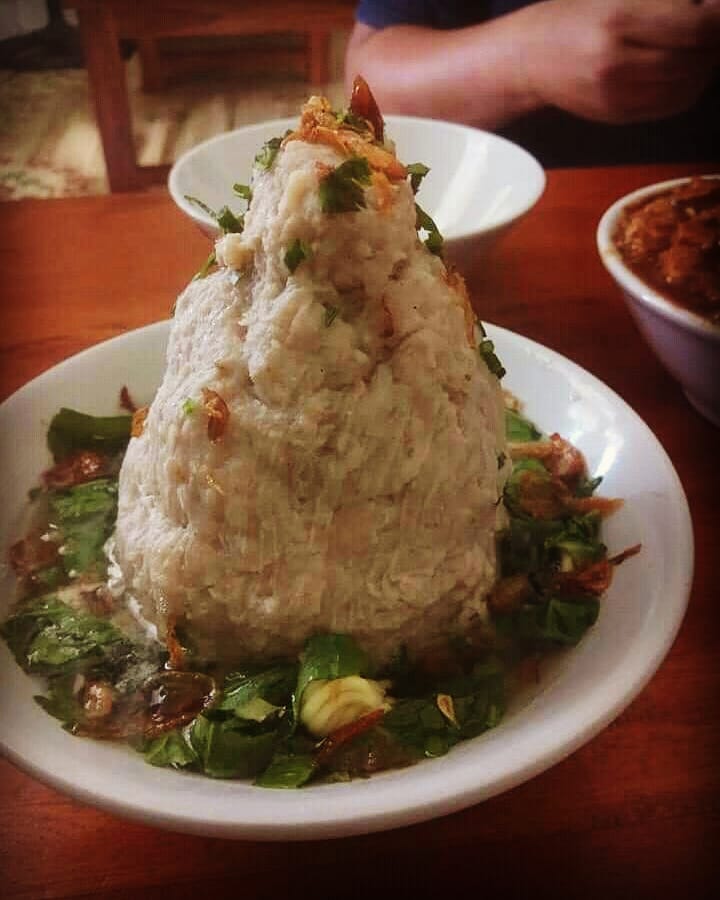 Pakde Wonogiri: Bakso Gunung Berapi