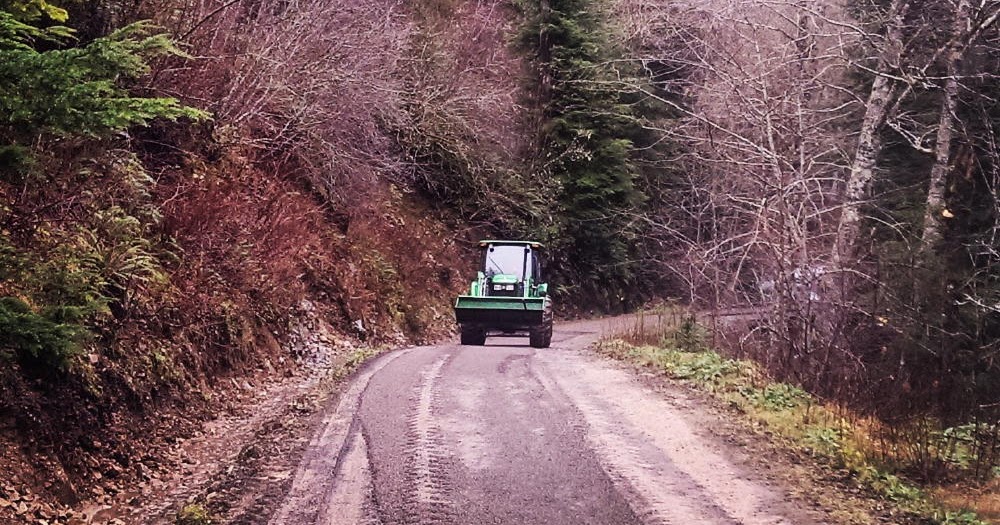 Off-Grid Home Sweet Home: Graveling The Driveway...
